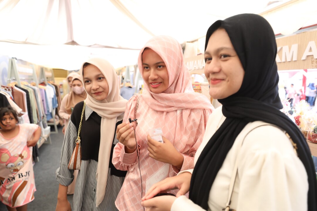 Parfum Nilam Buatan UMKM Binaan AMANAH Pikat Pengunjung Bhayangkara Fest 2024 | Asumsi