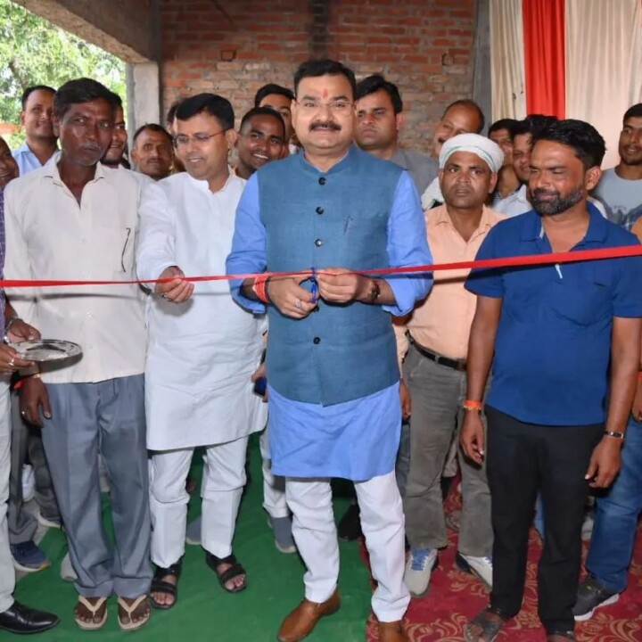 Menteri India Sebut Bersihkan Kandang Sapi dan Berbaring di Dalamnya ...