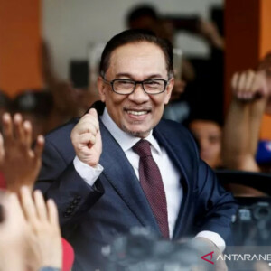 Jokowi Kepala Negara Pertama Ucapkan Selamat Anwar Ibrahim Jadi PM Malaysia - News+ on RCTI+